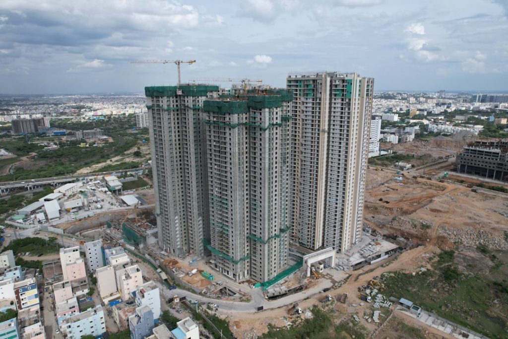Stocks or Real Estate: Which Investment is Right for You?